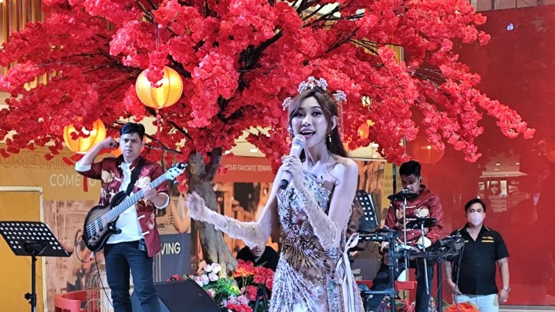 Tampil Di Crane Lounge Kelapa Gading, Icha Yang Dapat Surprise Tak ...