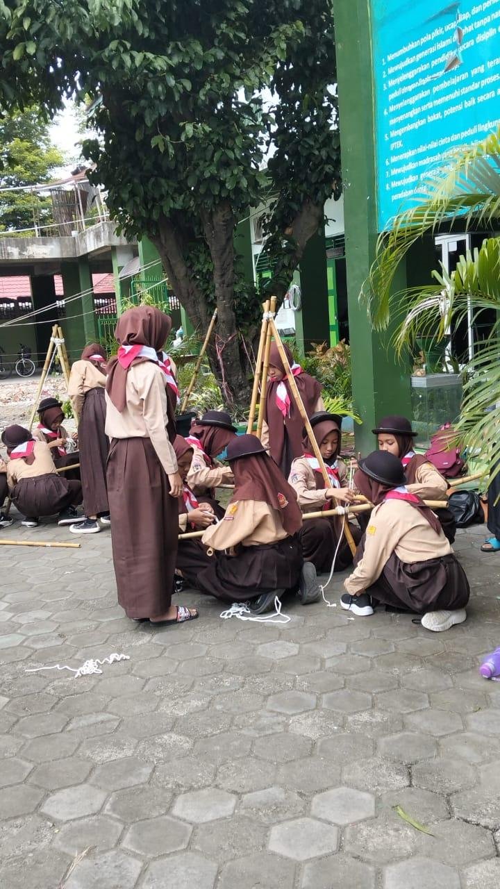 Ekstrakurikuler Pramuka MTsN 6 Bantul Latih Penggalang Membuat ...