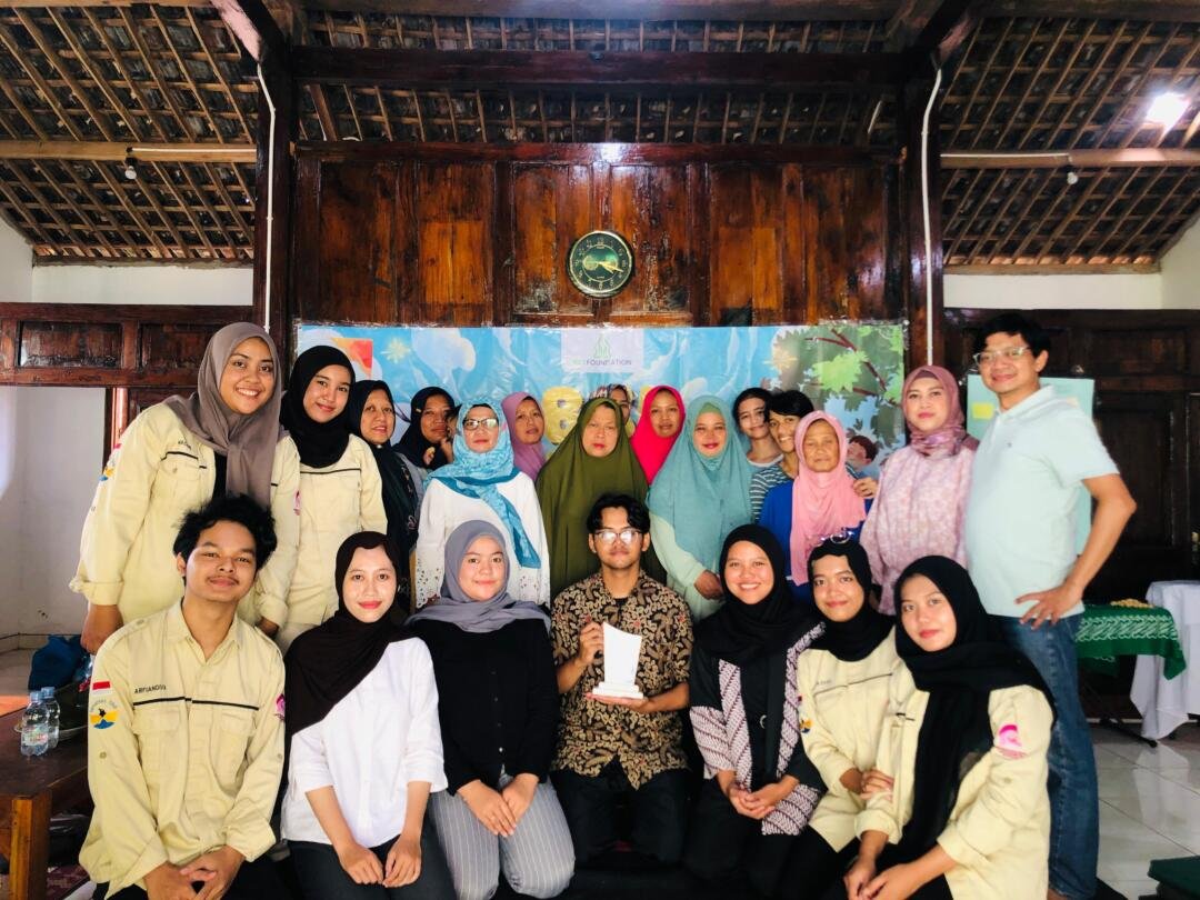 Mahasiswa UNTIDAR Dan BCI Foundation Dampingi UMKM Borobudur Go Digital ...