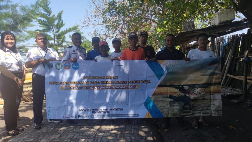 API Banyuwangi Bangun UMKM Pesisir Lewat Paving | Pelataran