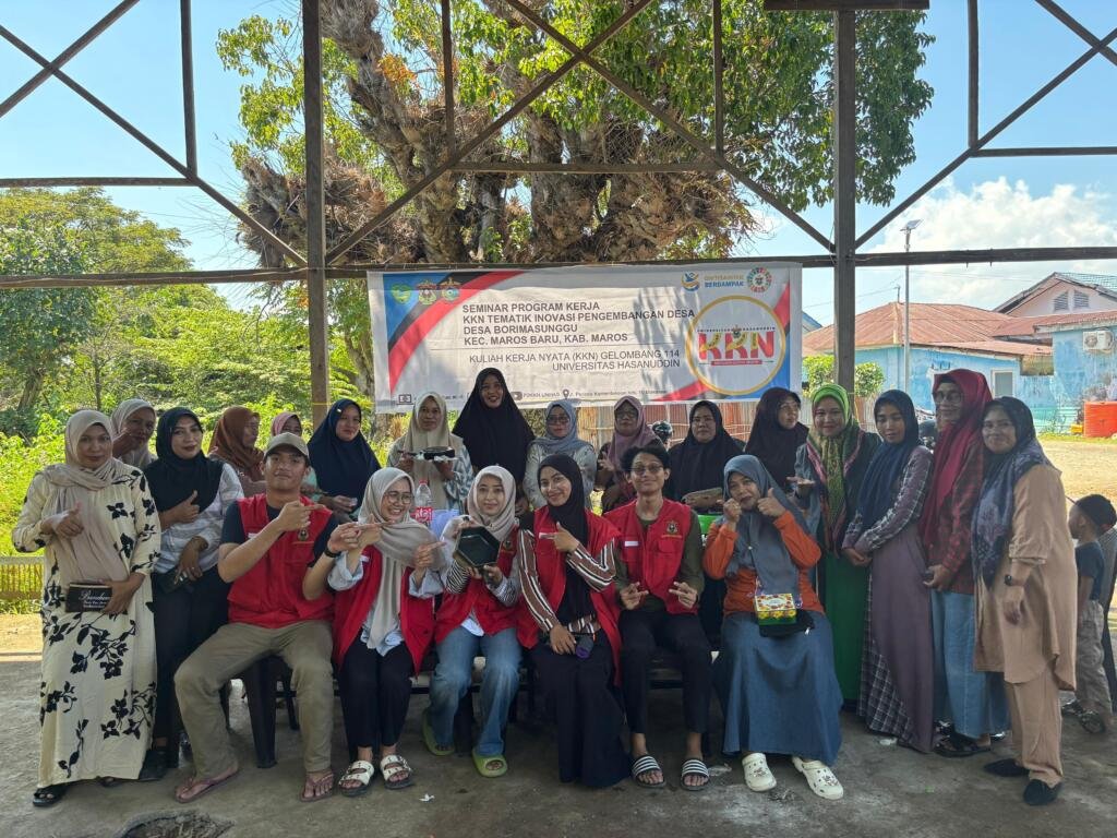 Mahasiswa KKN Unhas Ubah Sampah Plastik Jadi Paving Block Di Maros ...