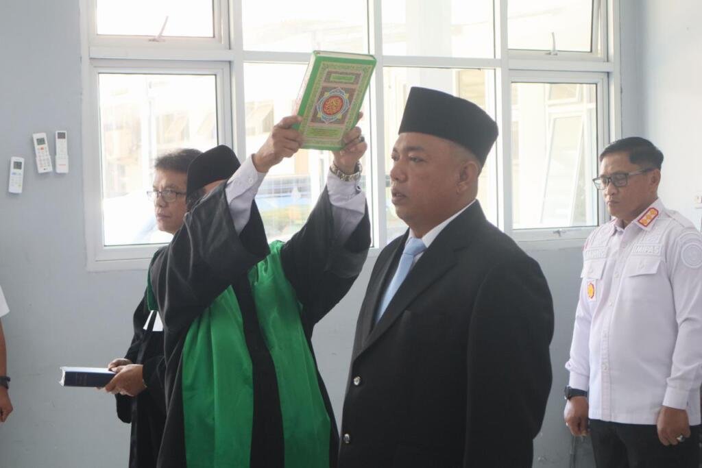Bapak Yulian Fernando Resmi Dilantik Sebagai Kepala Lembaga ...