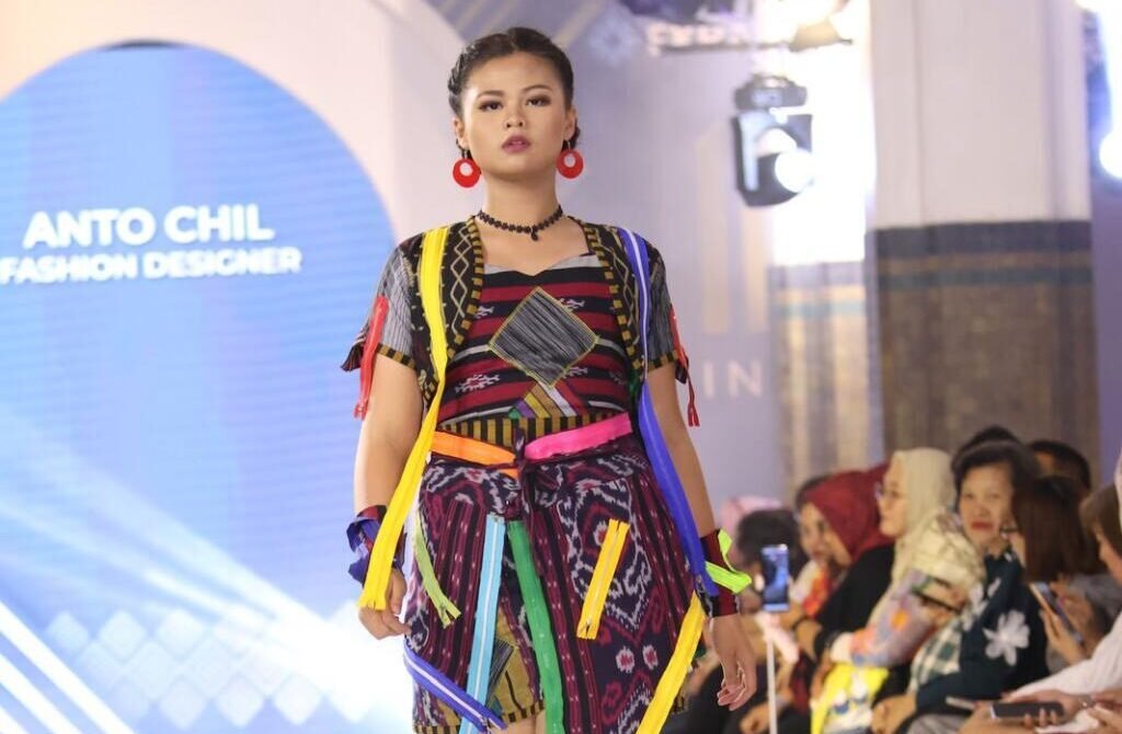 Aurora, Model Remaja 14 Tahun Bersinar Di Indonesia Fashion Runway ...